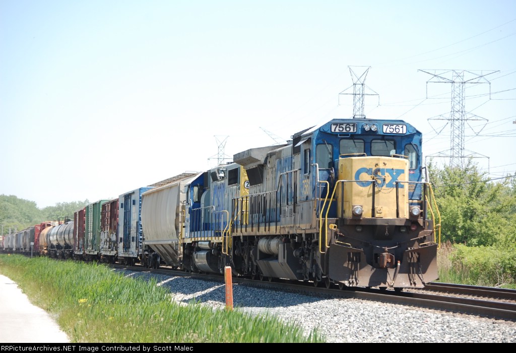 CSX 7561 & 2698